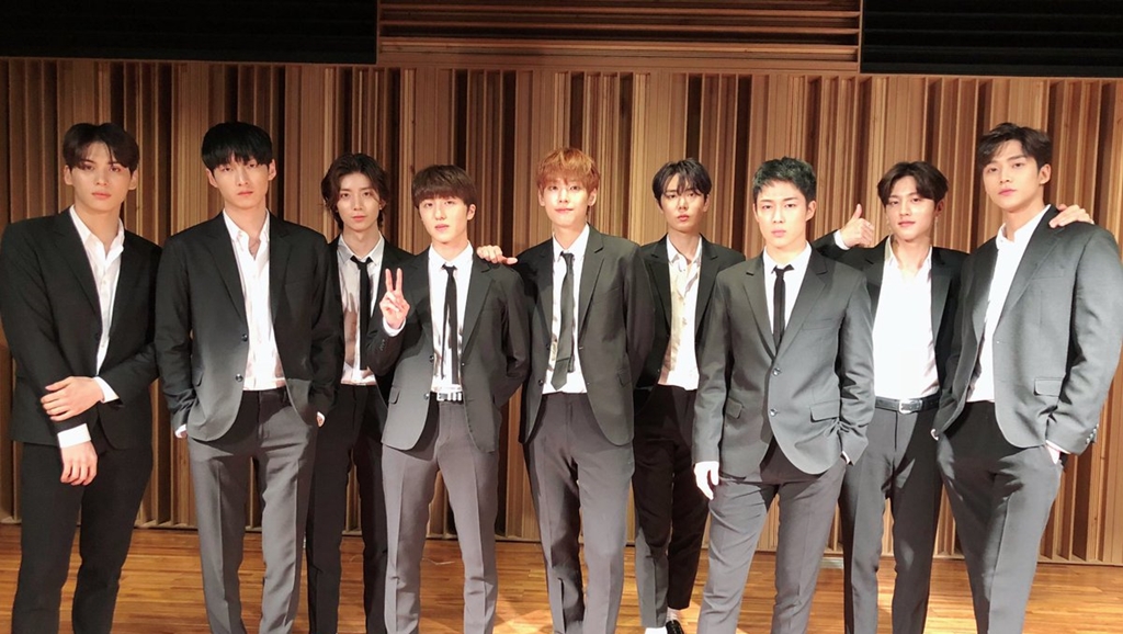 SF9 z oficjalnym kolorem i lightstickiem! | 7POP.pl